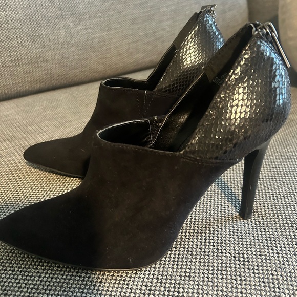 Cosmopolitan | Shoes | Cosmopolitan Elegant Black Stiletto Heels | Poshmark